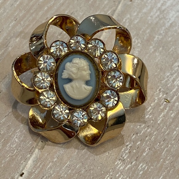 Jewelry | Small Cameo Gold Tone Brooch | Poshmark